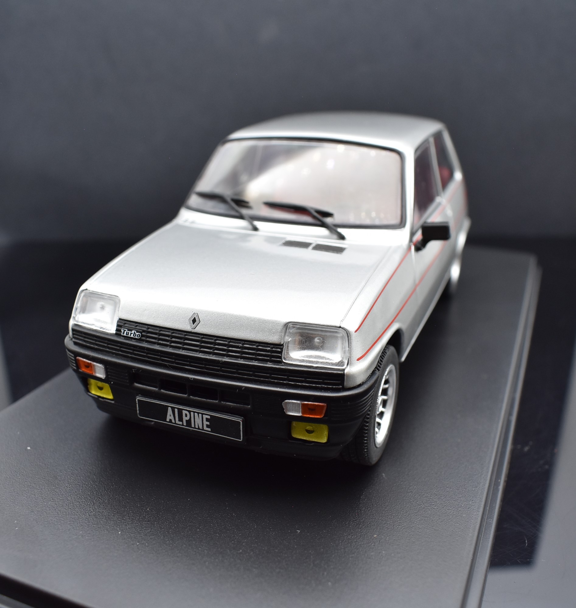 Modellino auto scala 1:24 Renault 5 Alpine diecast modellismo statico ...