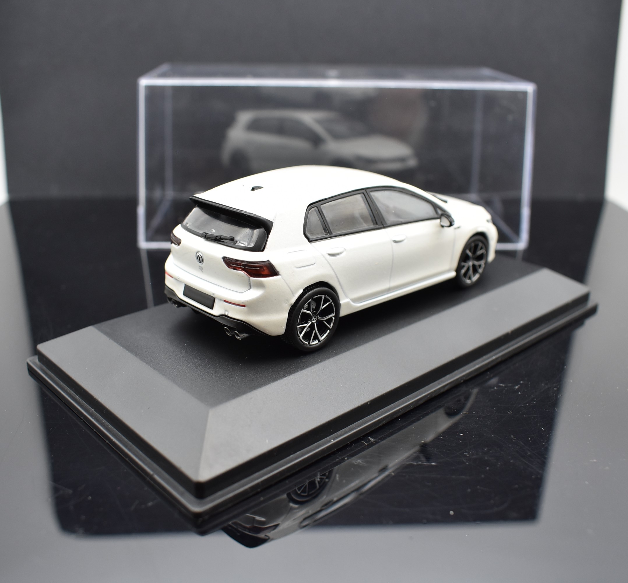 Modellino auto scala 1:43 Volskwagen Golf 8 R diecast modellismo ...