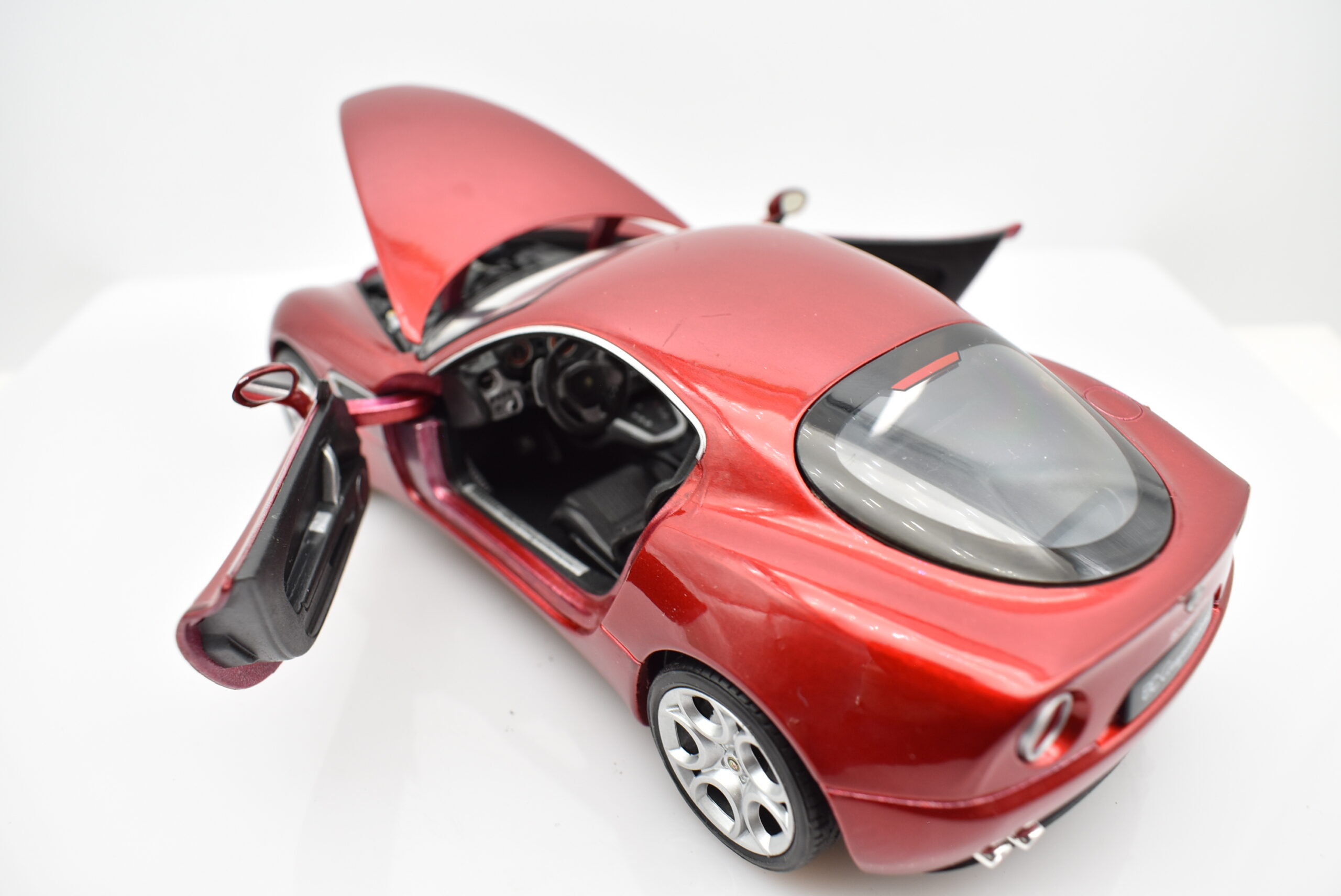 Modellino auto scala 1:24 Alfa 8C Competizione modellismo statico da ...