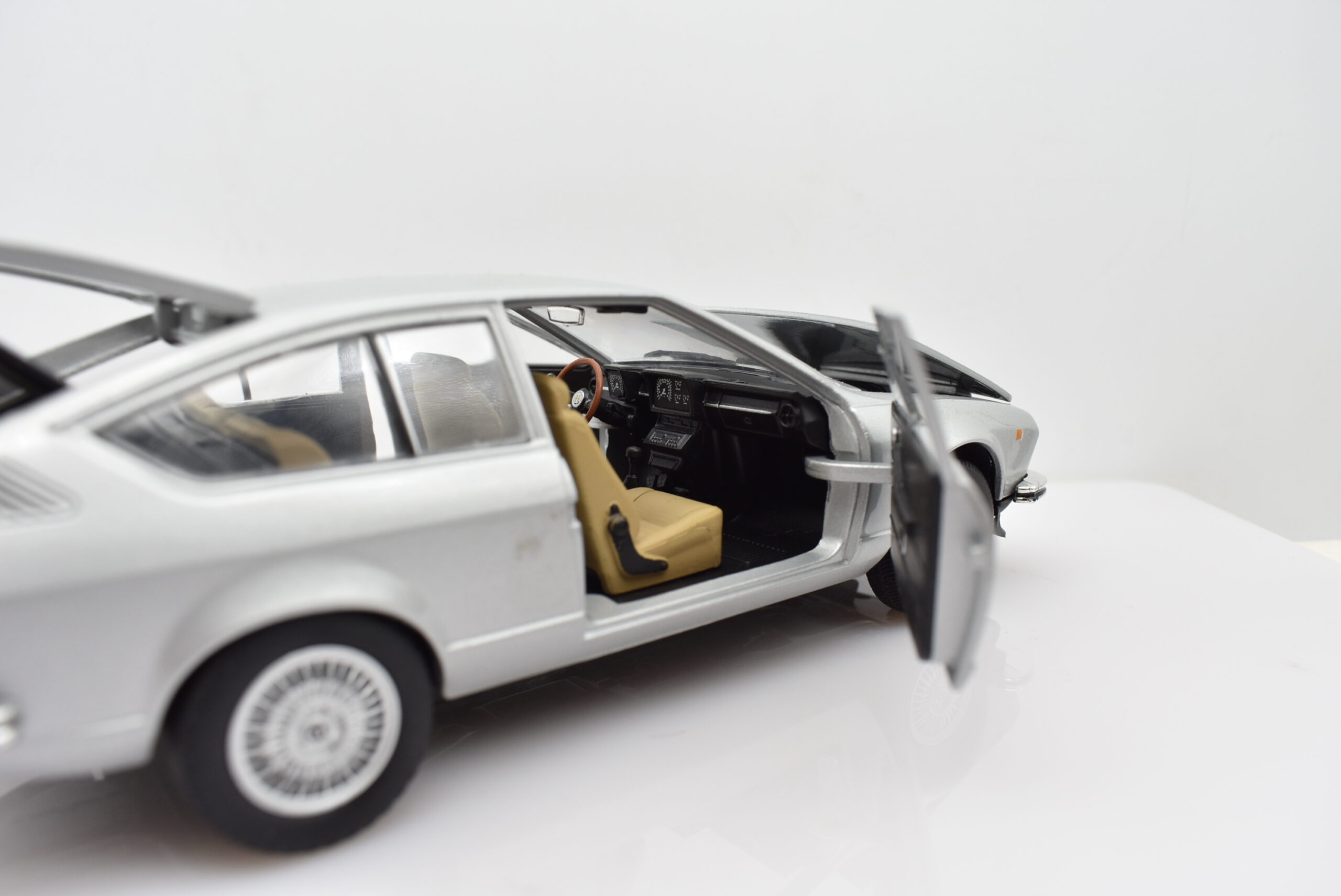 Modellino auto ALFA ROMEO Alfetta GT scala 1:24 diecast modellismo ...