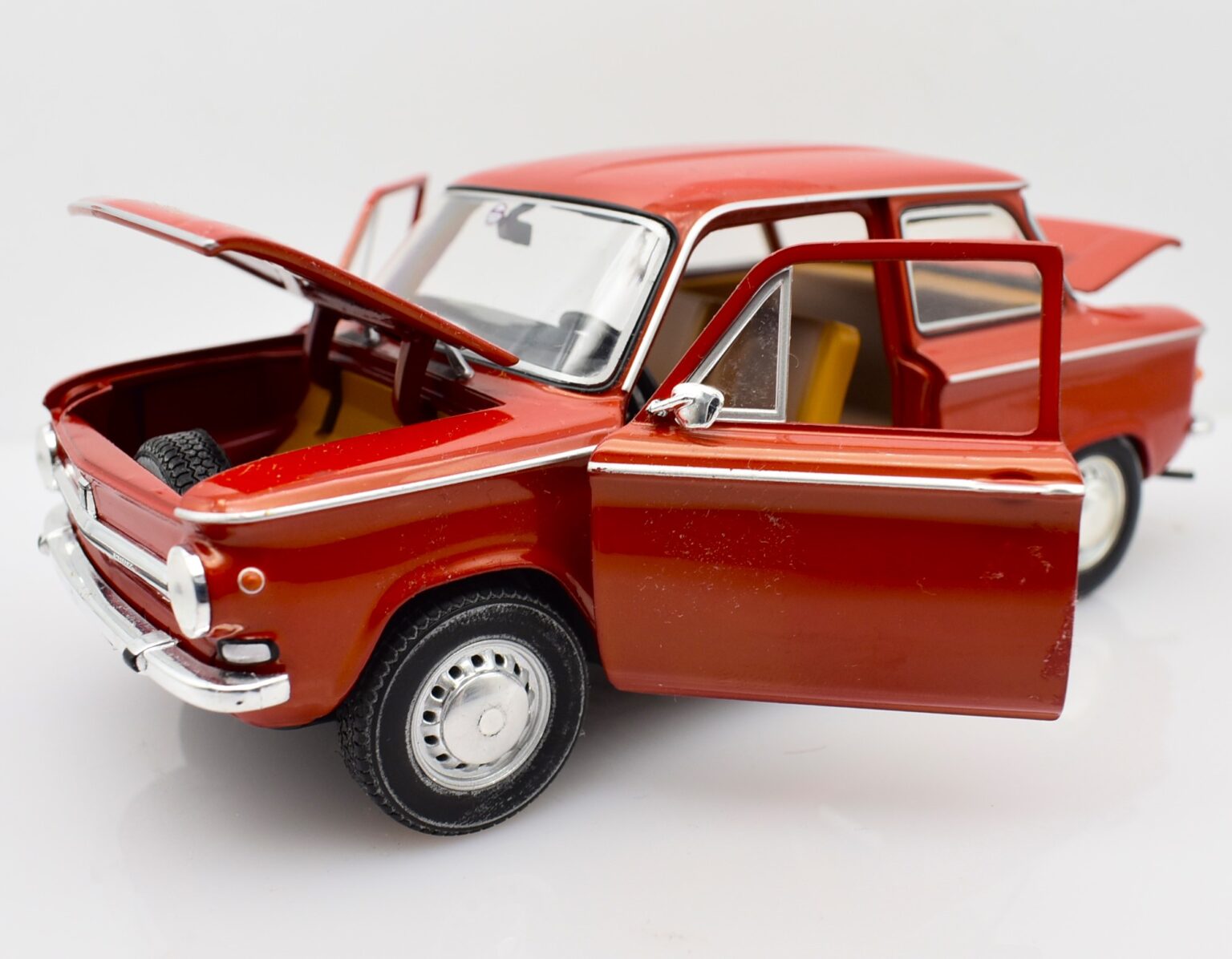 Modellino auto NSU PRINZ scala 1:24 diecast modellismo statico ...