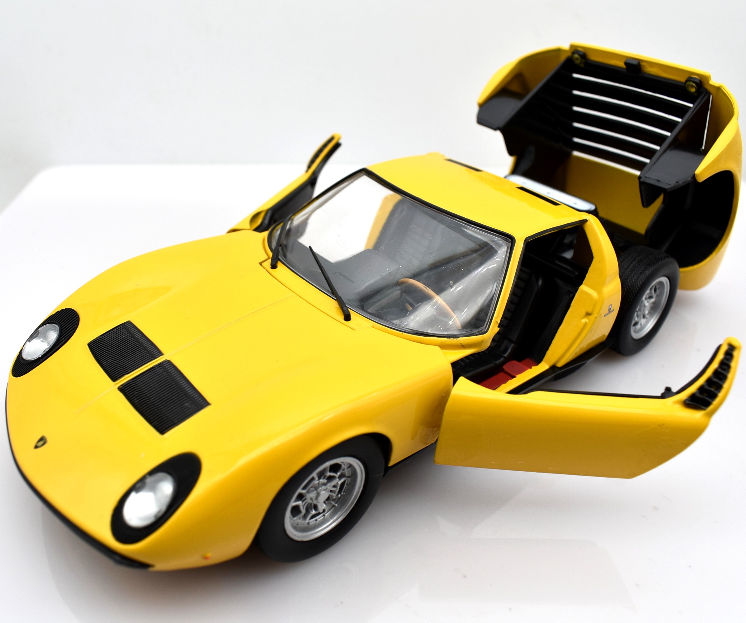Modellino auto scala 1:24 Lamborghini P 400 Miura modellismo statico da ...