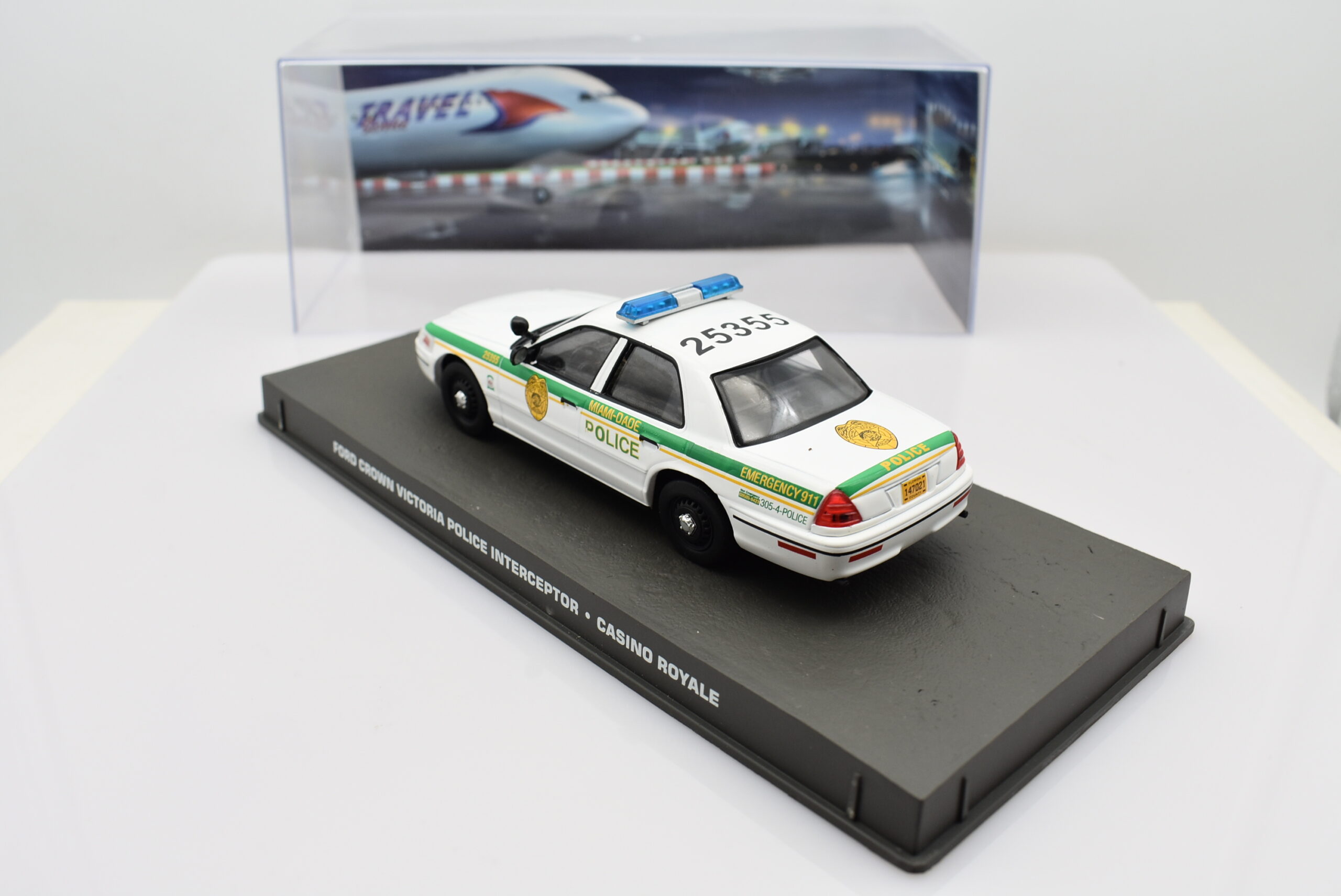 Modellini auto dei film 007 James Bond scala 1:43 FORD CROWN VICTORIA ...