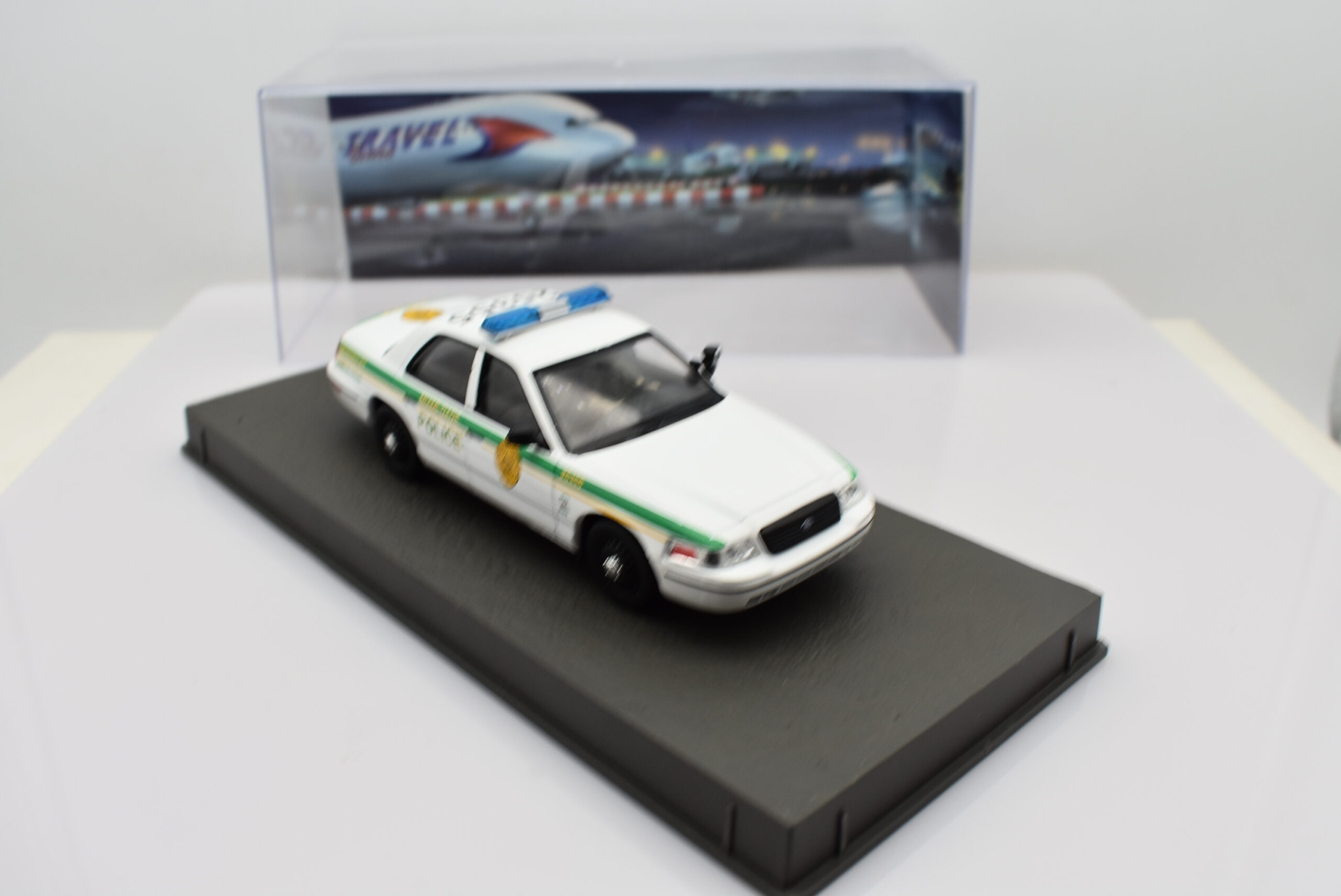 Modellini auto dei film 007 James Bond scala 1:43 FORD CROWN VICTORIA ...