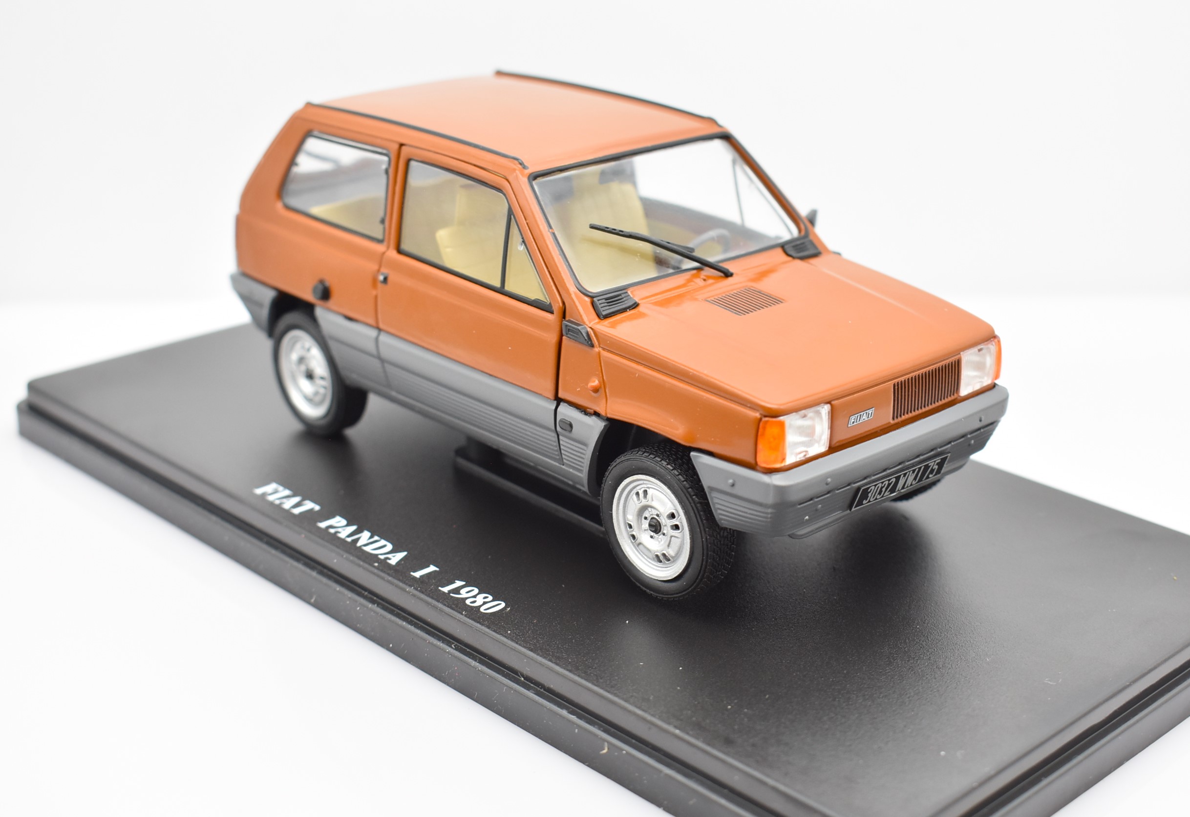 Modellino auto scala 1:24 FIAT PANDA diecast collezione modellismo ...