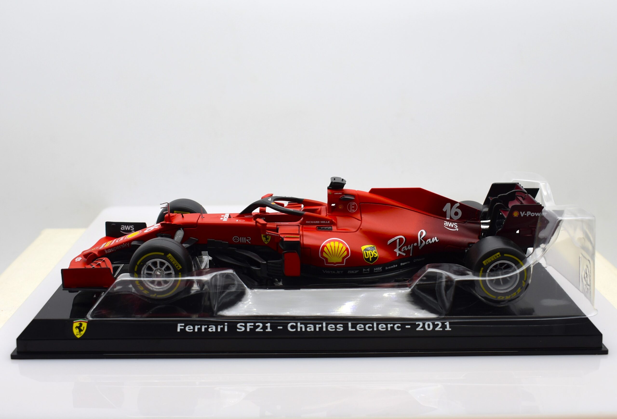 Modellini auto FERRARI SF21 scala 1:24 Formula 1 diecast da collezione ...