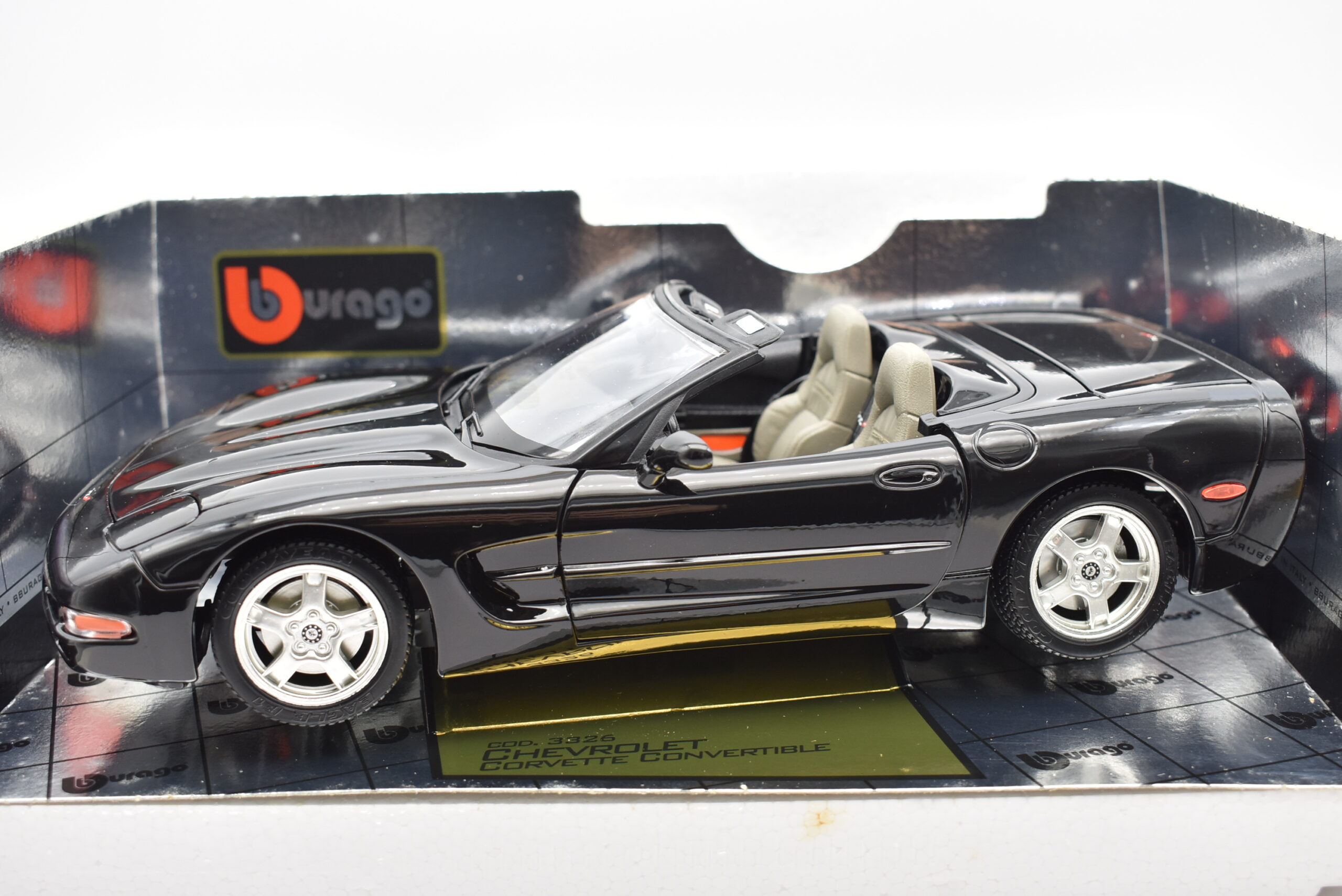 Modellino auto CHEVROLET CORVETTE CONVERTIBLE scala 1:18 Burago diecast ...