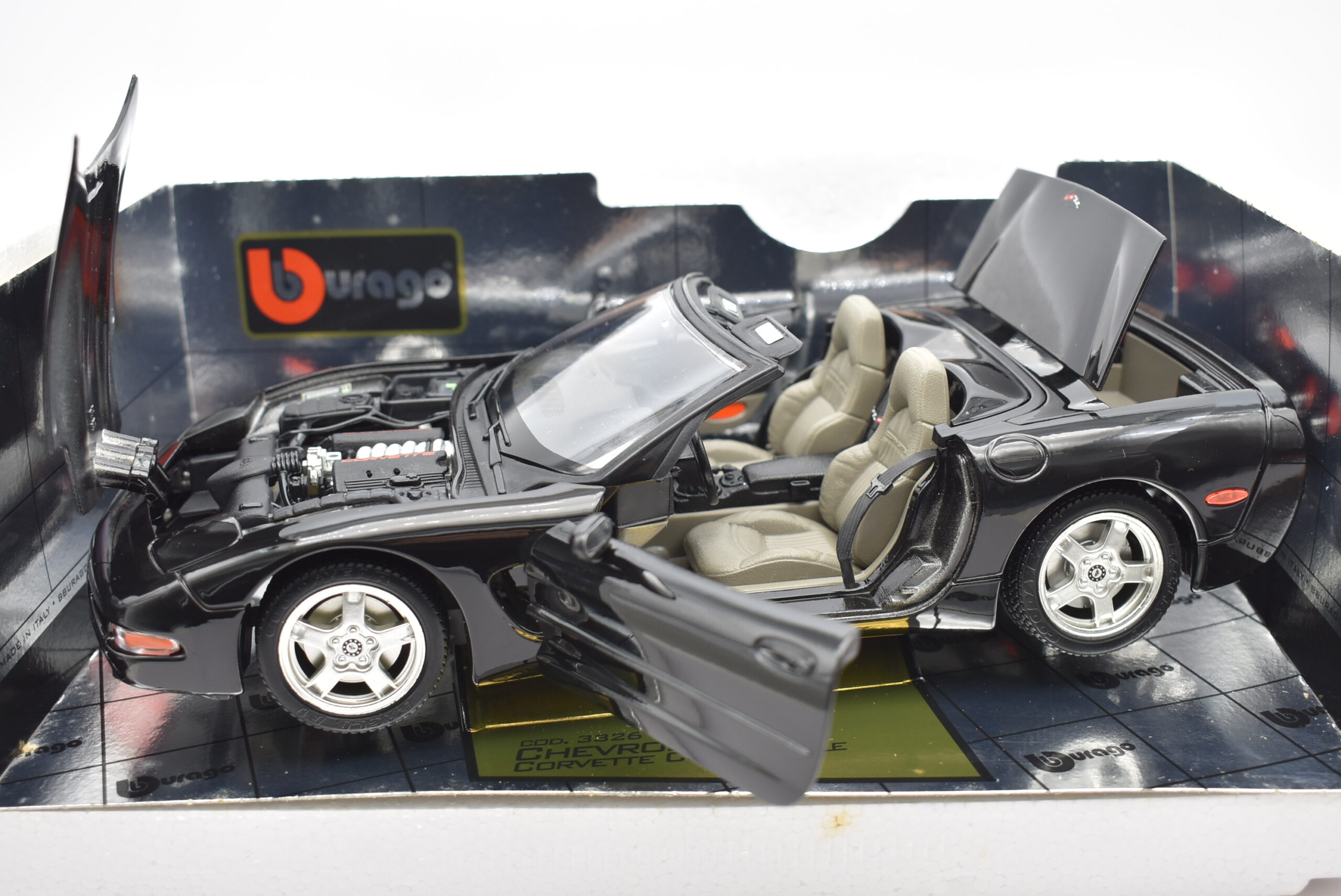 Modellino auto CHEVROLET CORVETTE CONVERTIBLE scala 1:18 Burago diecast ...