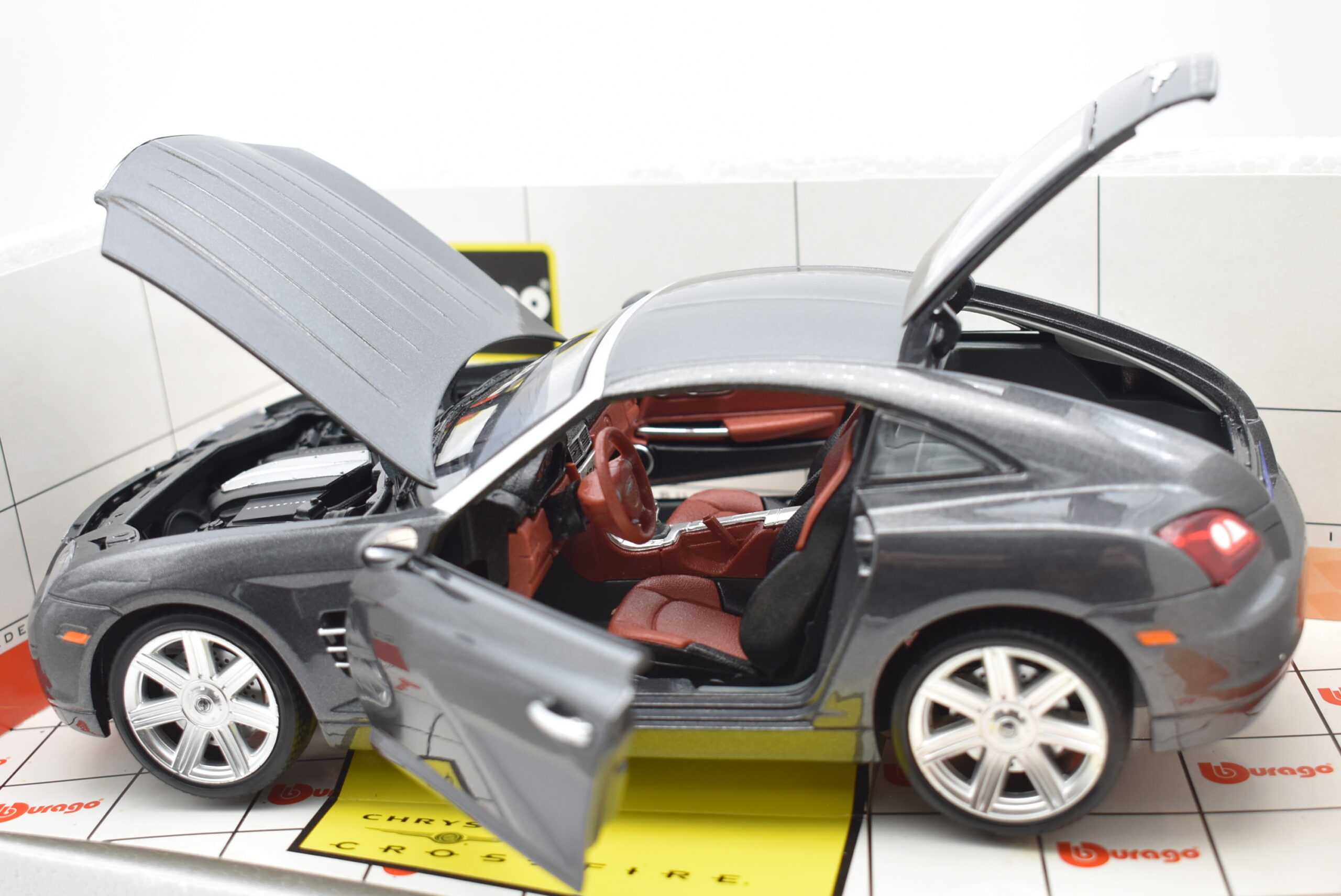 Modellino auto CHRYSLER CROSSFIRE scala 1:18 Burago diecast modellismo ...