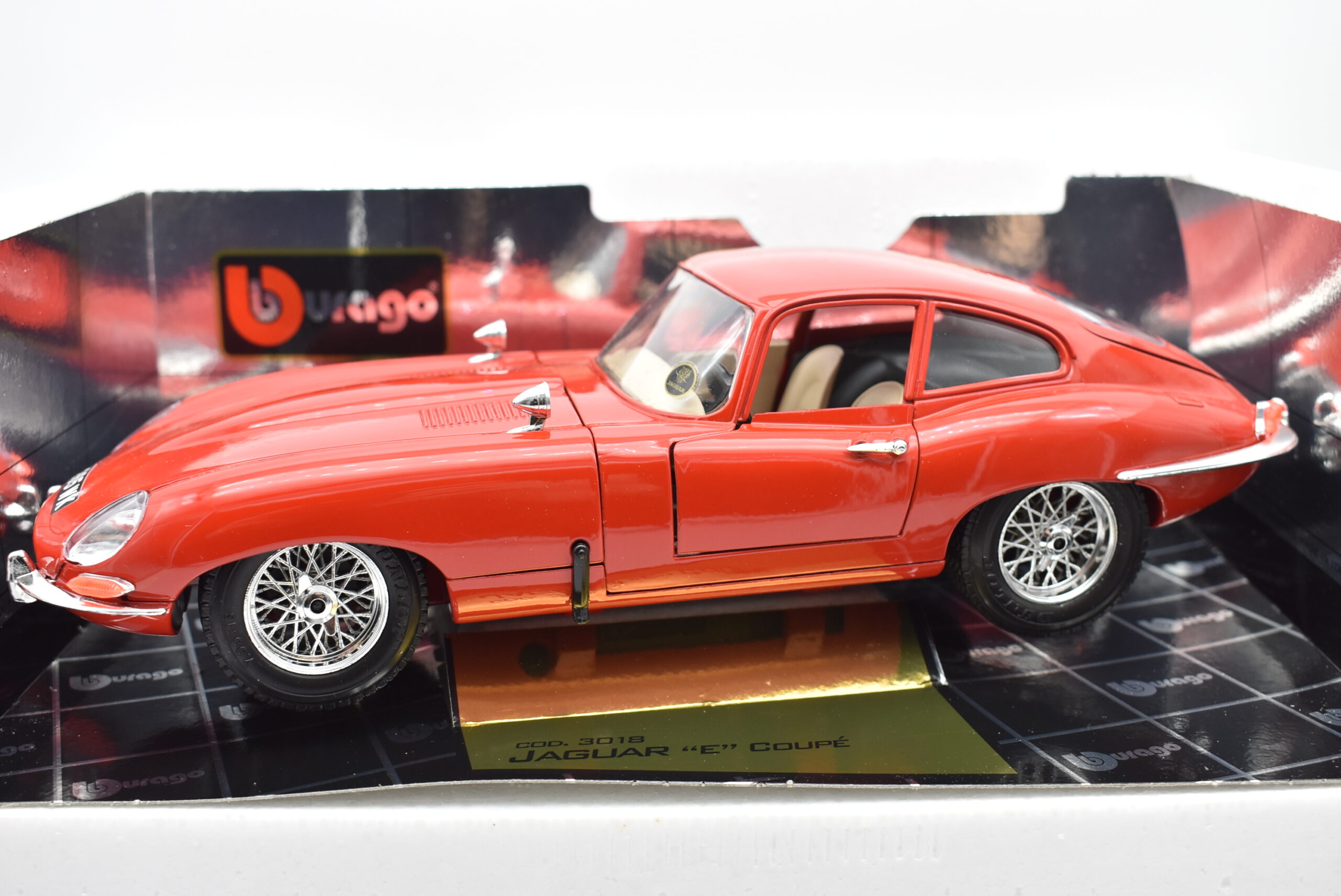 Modellino auto JAGUAR E COUPE scala 1:18 Burago diecast modellismo da ...