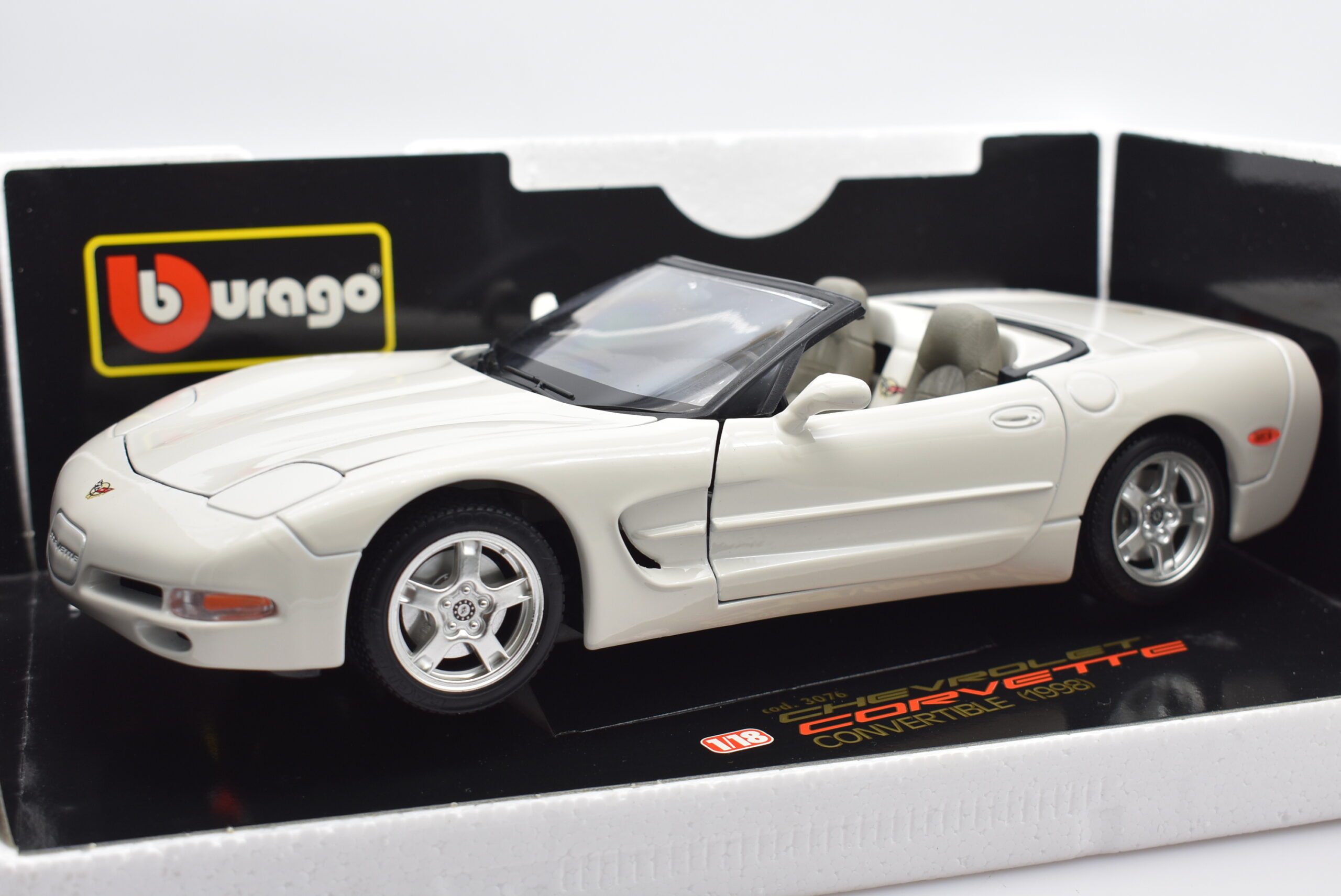 Modellino auto CHEVROLET CORVETTE CONVERTIBLE scala 1:18 Burago diecast ...