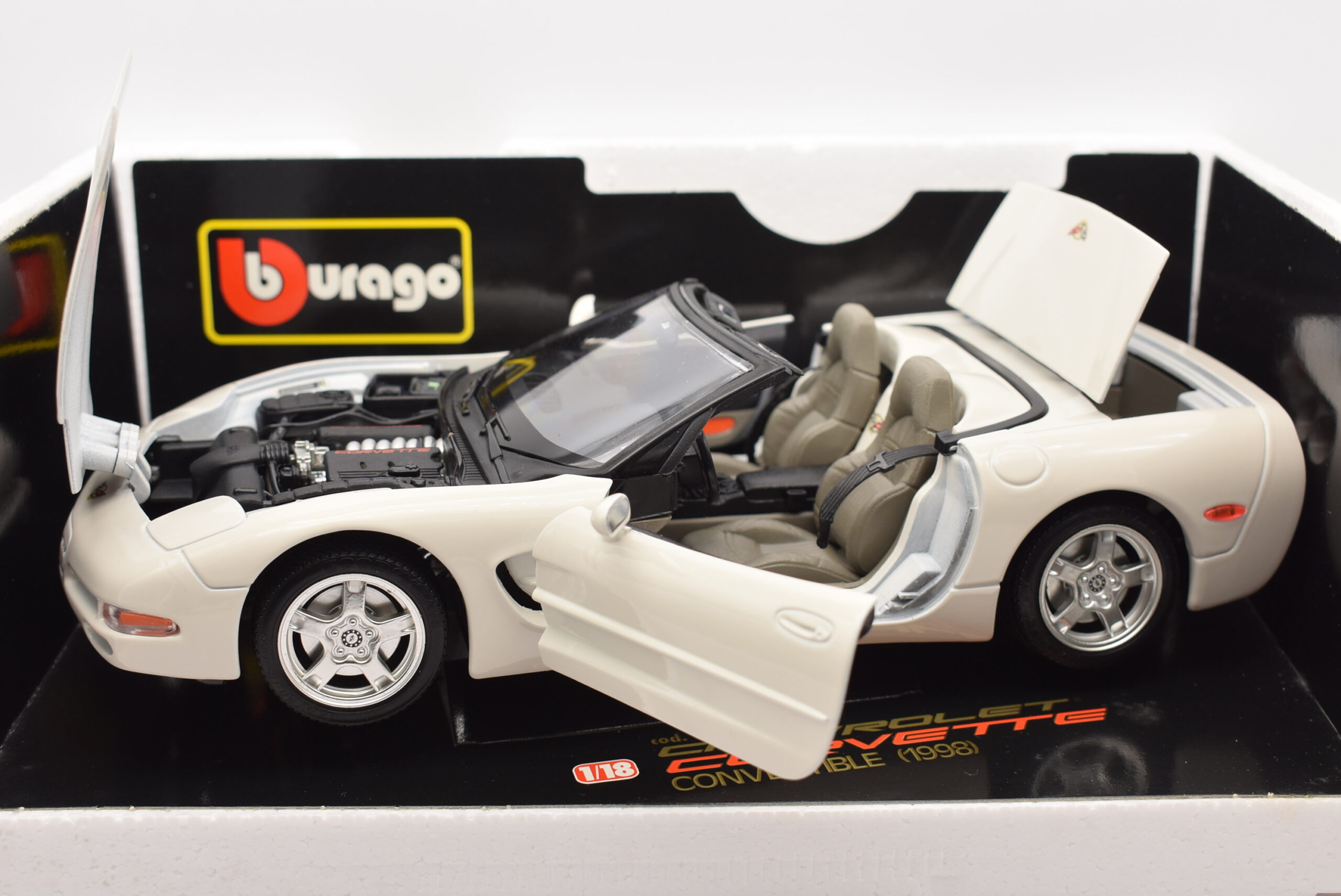 Modellino auto CHEVROLET CORVETTE CONVERTIBLE scala 1:18 Burago diecast ...