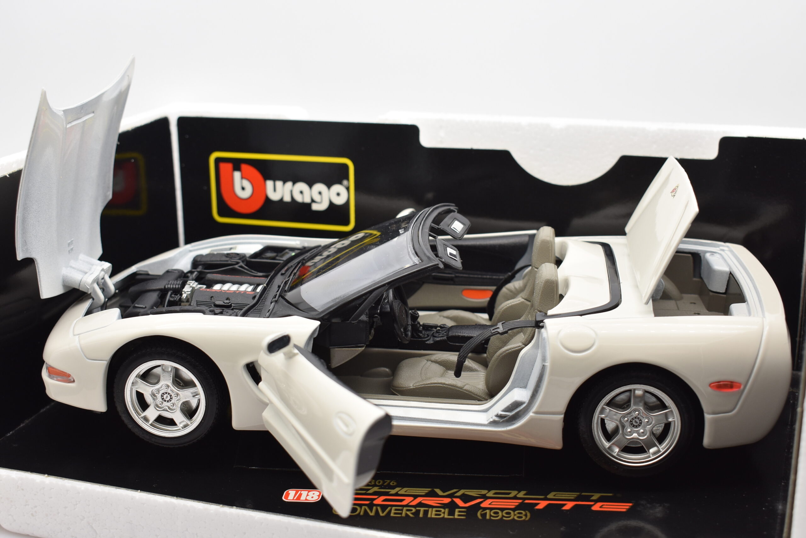 Modellino auto CHEVROLET CORVETTE CONVERTIBLE scala 1:18 Burago diecast ...