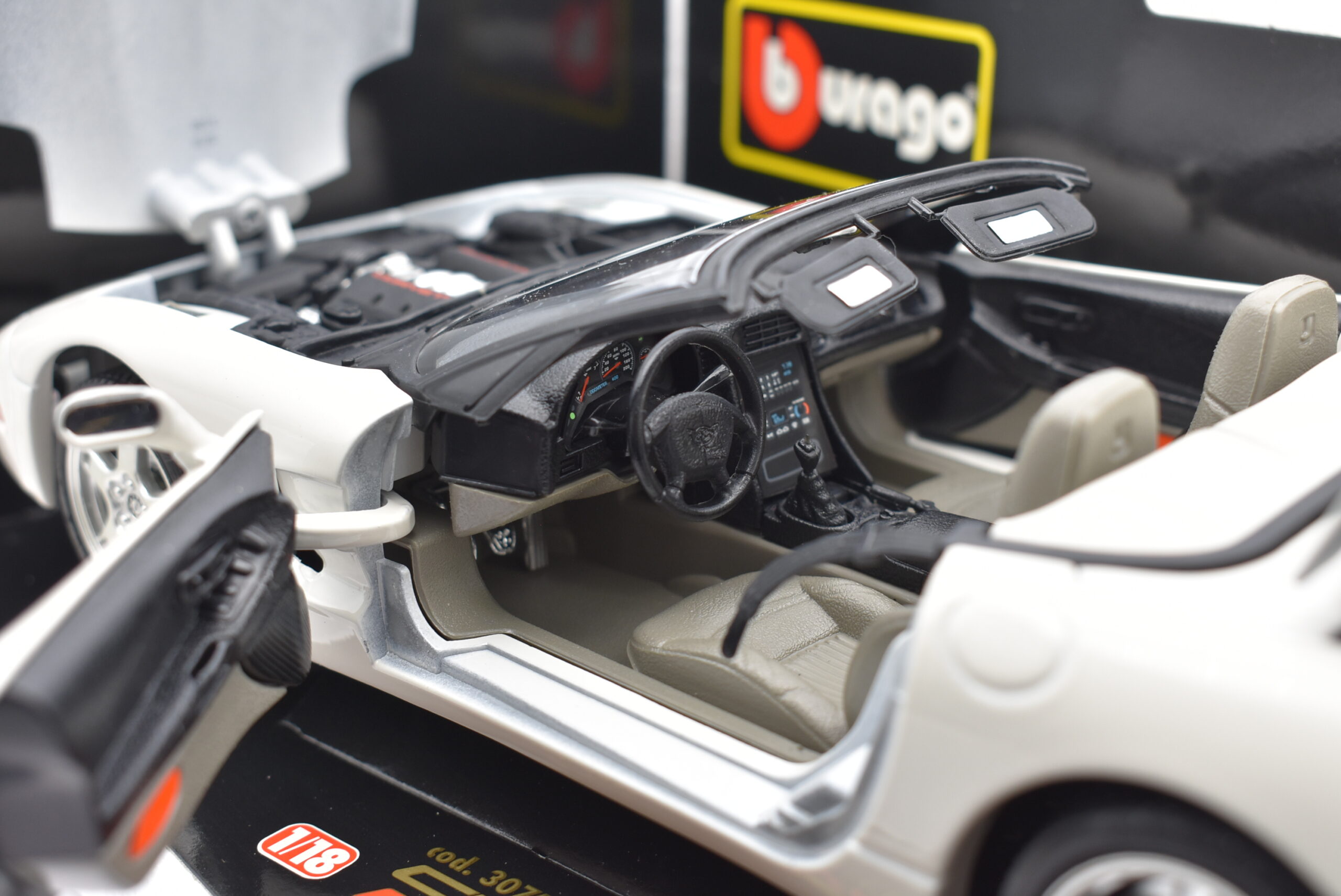 Modellino auto CHEVROLET CORVETTE CONVERTIBLE scala 1:18 Burago diecast ...