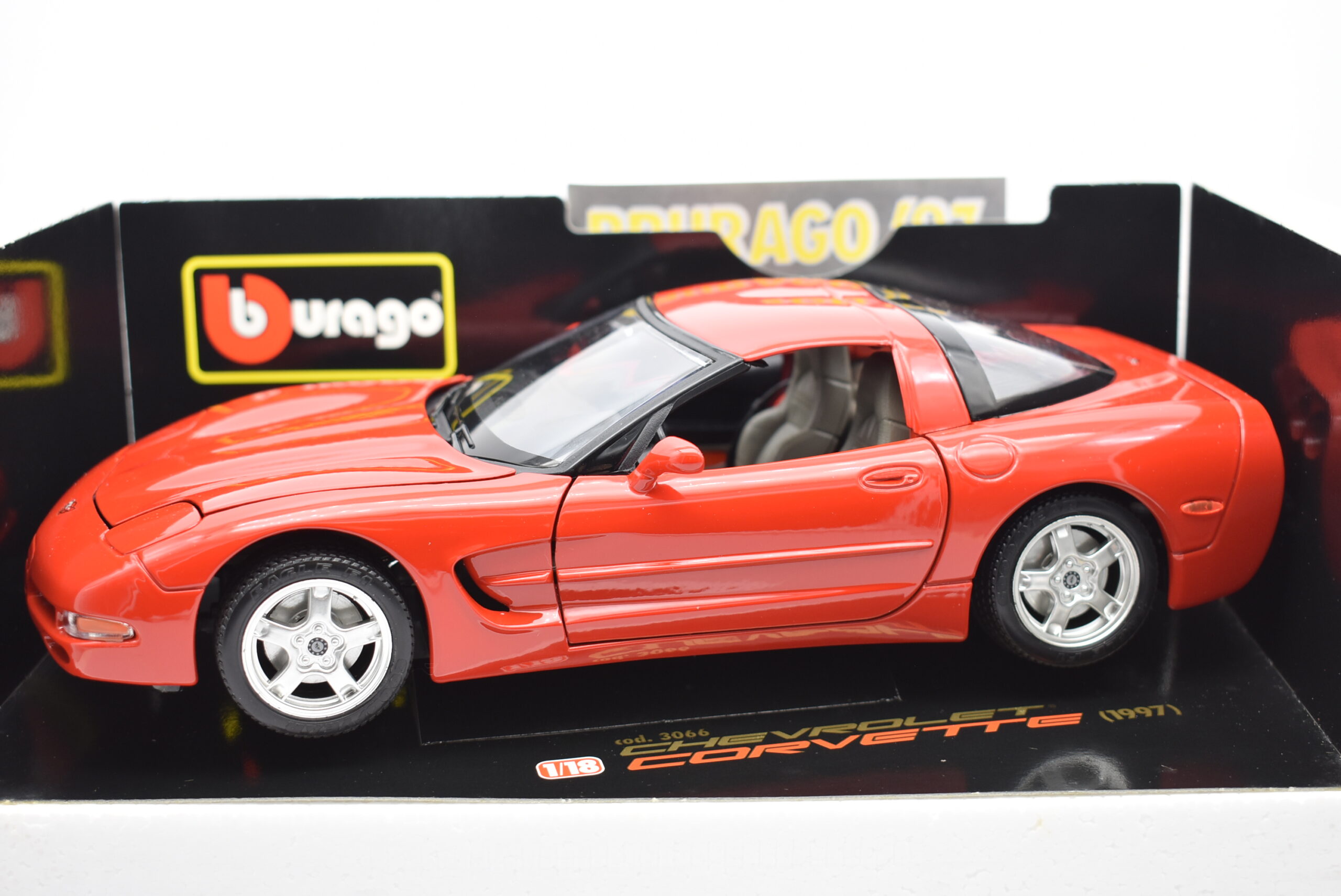 Modellino auto CHEVROLET CORVETTE scala 1:18 Burago diecast modellismo ...