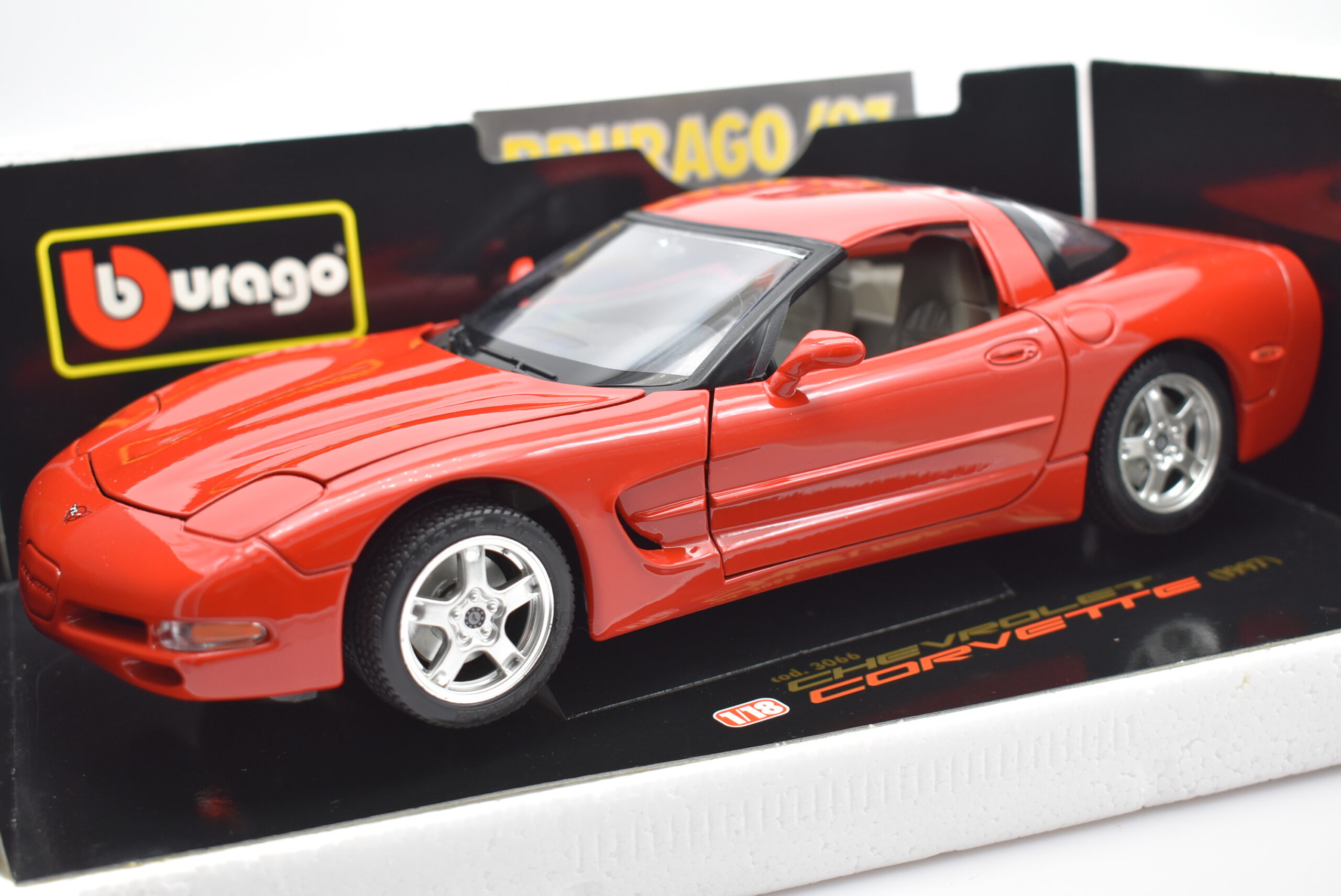 Modellino auto CHEVROLET CORVETTE scala 1:18 Burago diecast modellismo ...