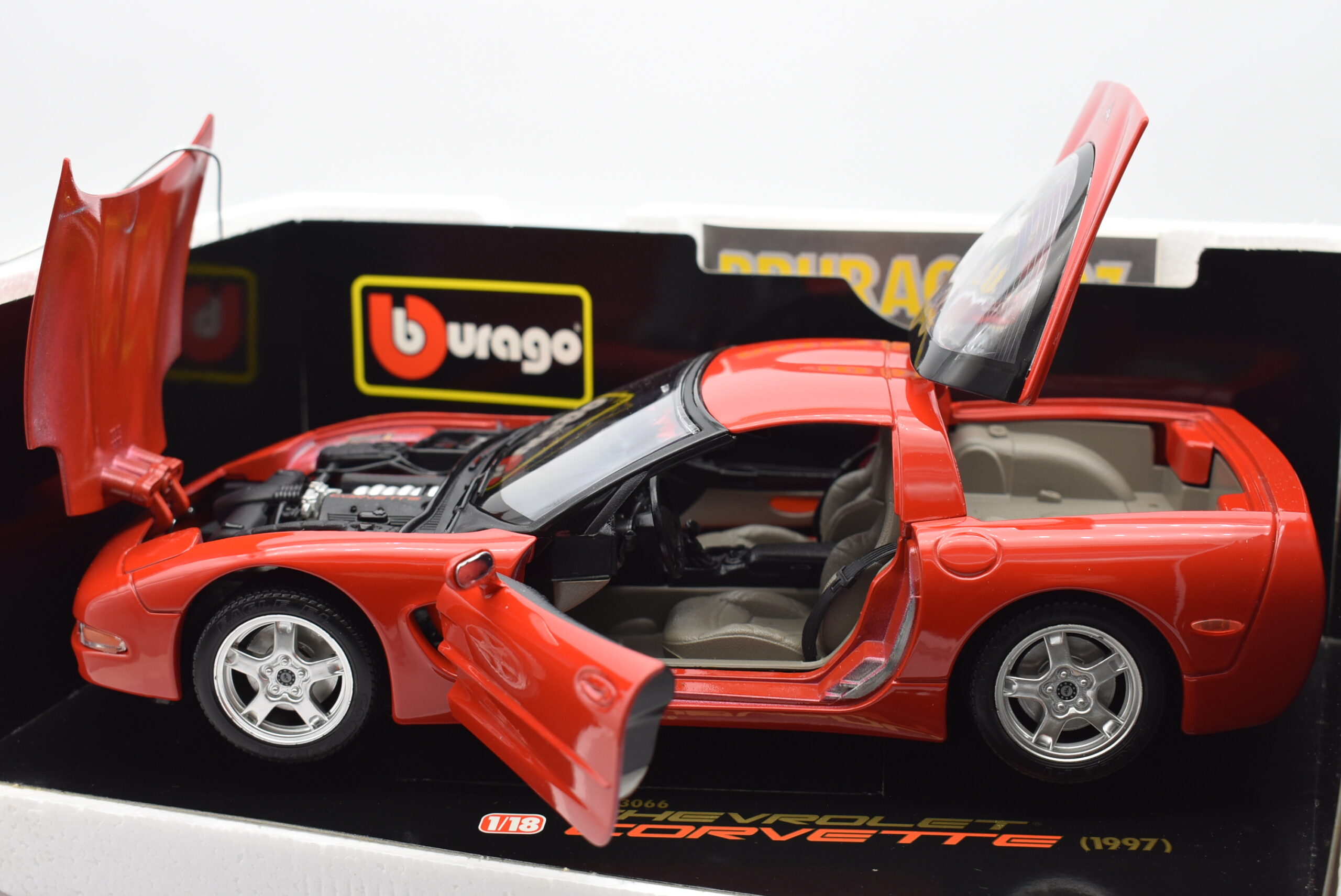 Modellino auto CHEVROLET CORVETTE scala 1:18 Burago diecast modellismo ...