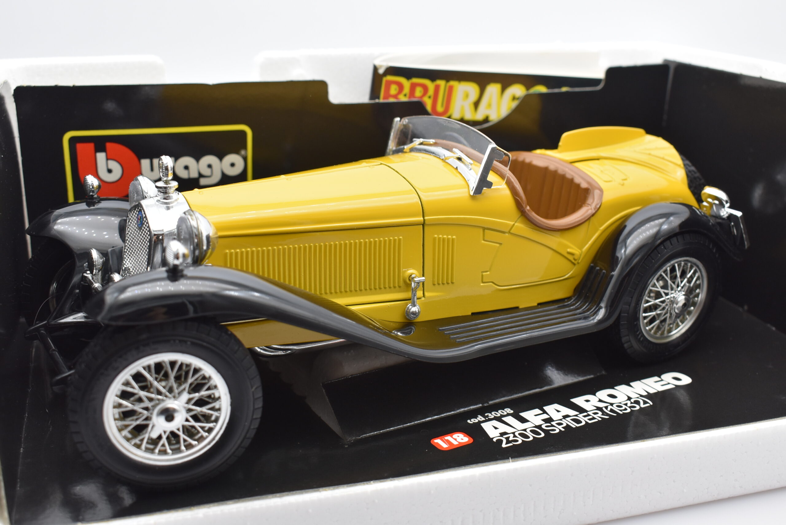 Modellino auto ALFA ROMEO 2300 SPIDER scala 1:18 Burago diecast ...
