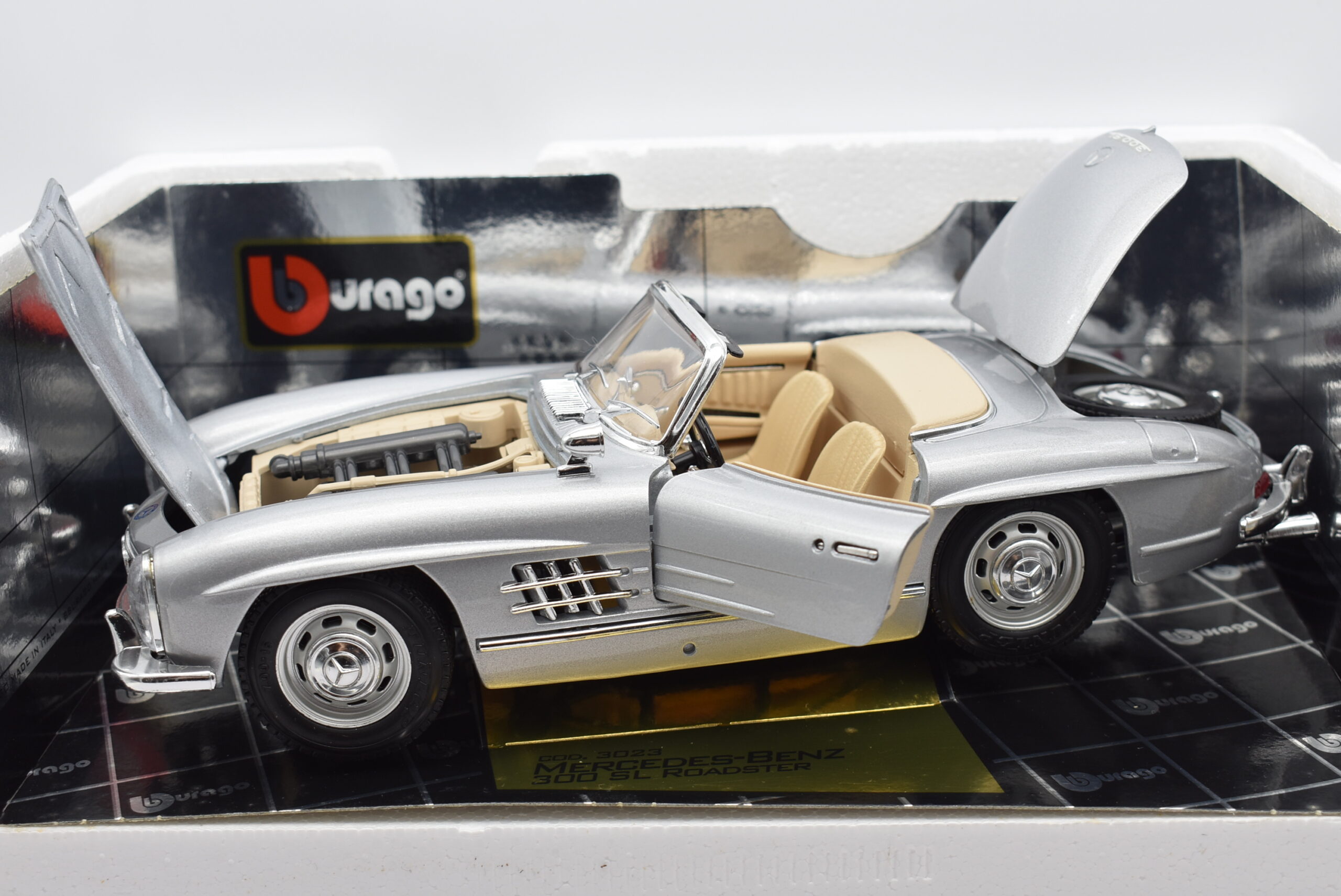 Modellino auto MERCEDES BENZ 300 SL ROADSTER scala 1:18 Burago diecast ...