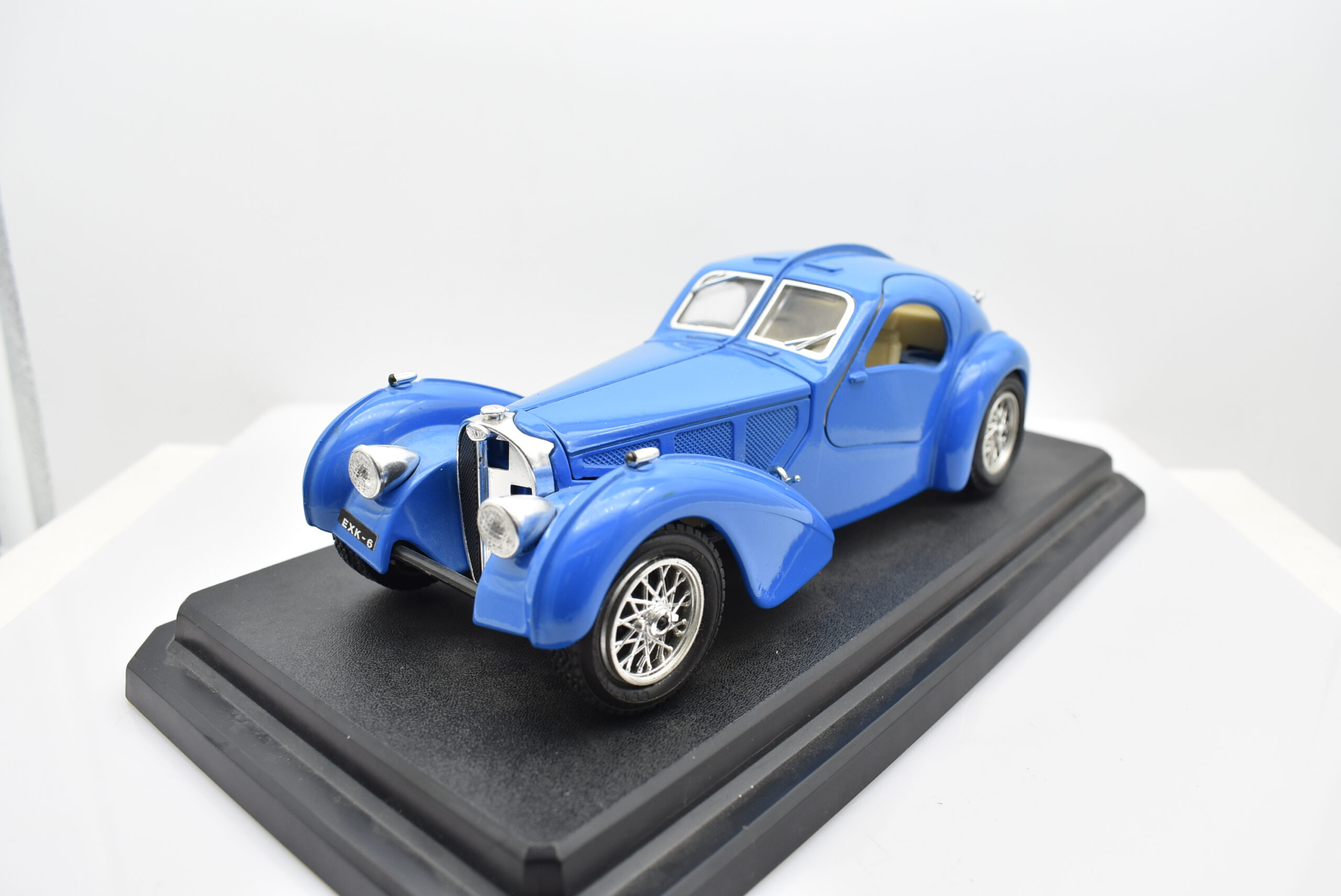 Modellino auto scala 1:24 Bugatti Atlantic Burago diecast collezione modellismo - Arcadia Modellismo