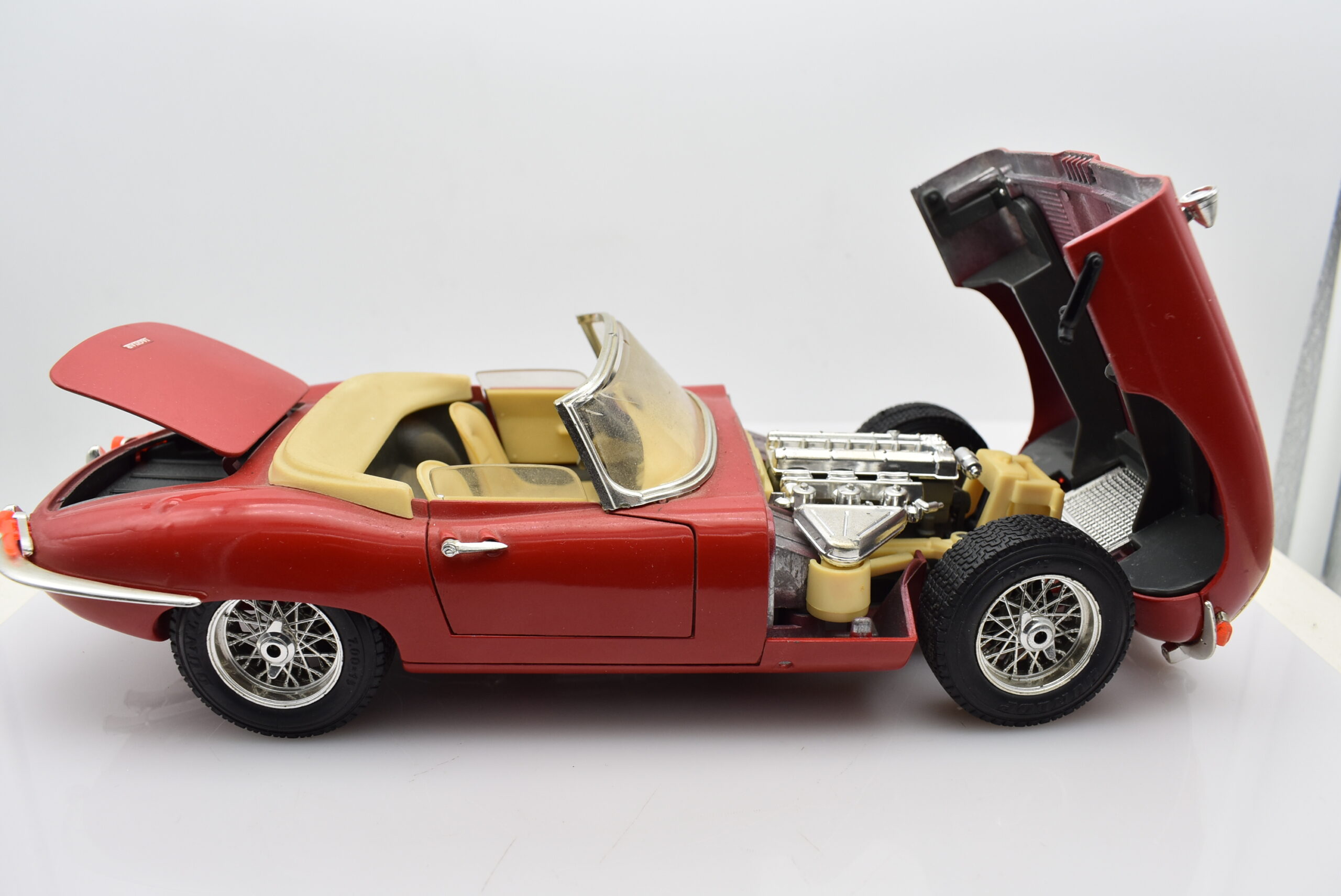 Modellino auto scala 1:18 Jaguar E Burago diecast modellismo da ...