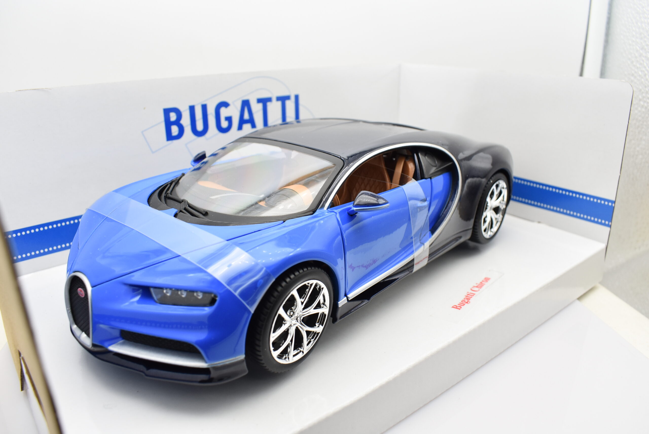 Modellino auto scala 1:18 Bugatti Chiron Burago diecast modellismo statico - Arcadia Modellismo