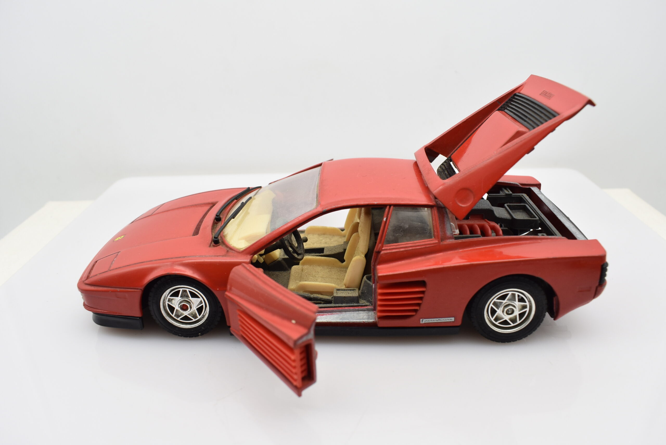 Modellino auto scala 1:24 Ferrari Testarossa Burago modellismo statico ...