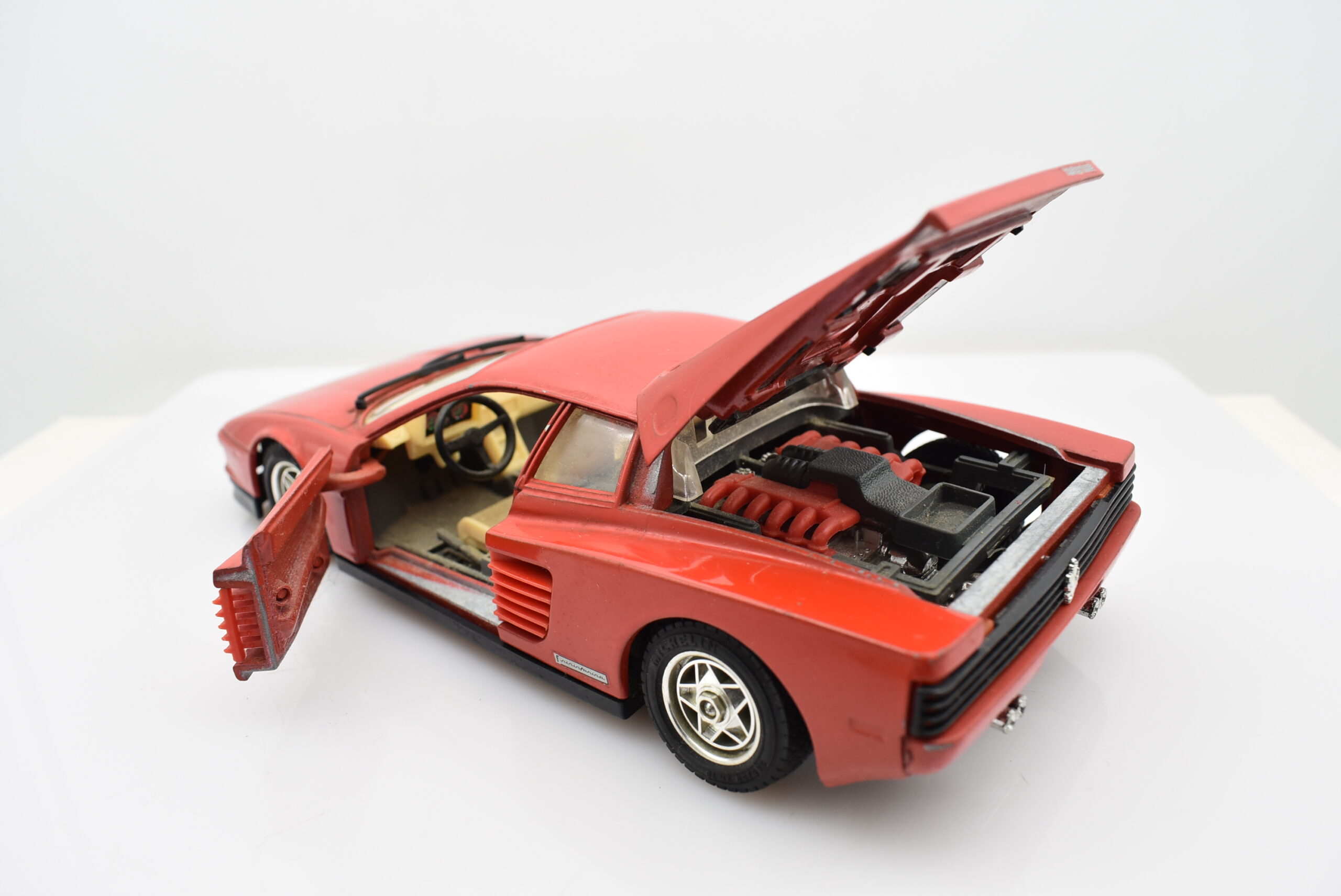 Modellino auto scala 1:24 Ferrari Testarossa Burago modellismo statico ...