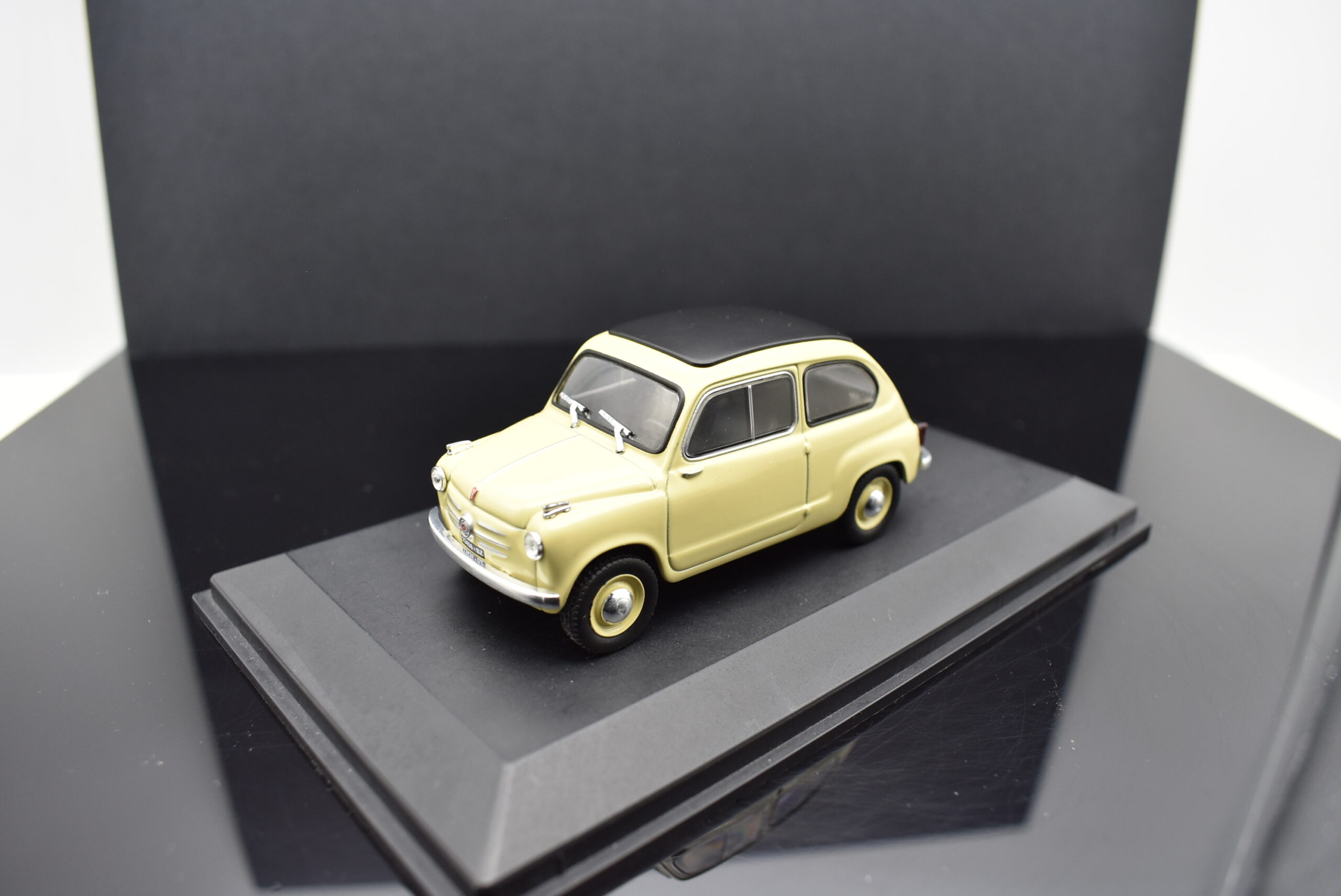 Modellino auto scala 1:43 Fiat 600 Norev diecast modellismo statico ...