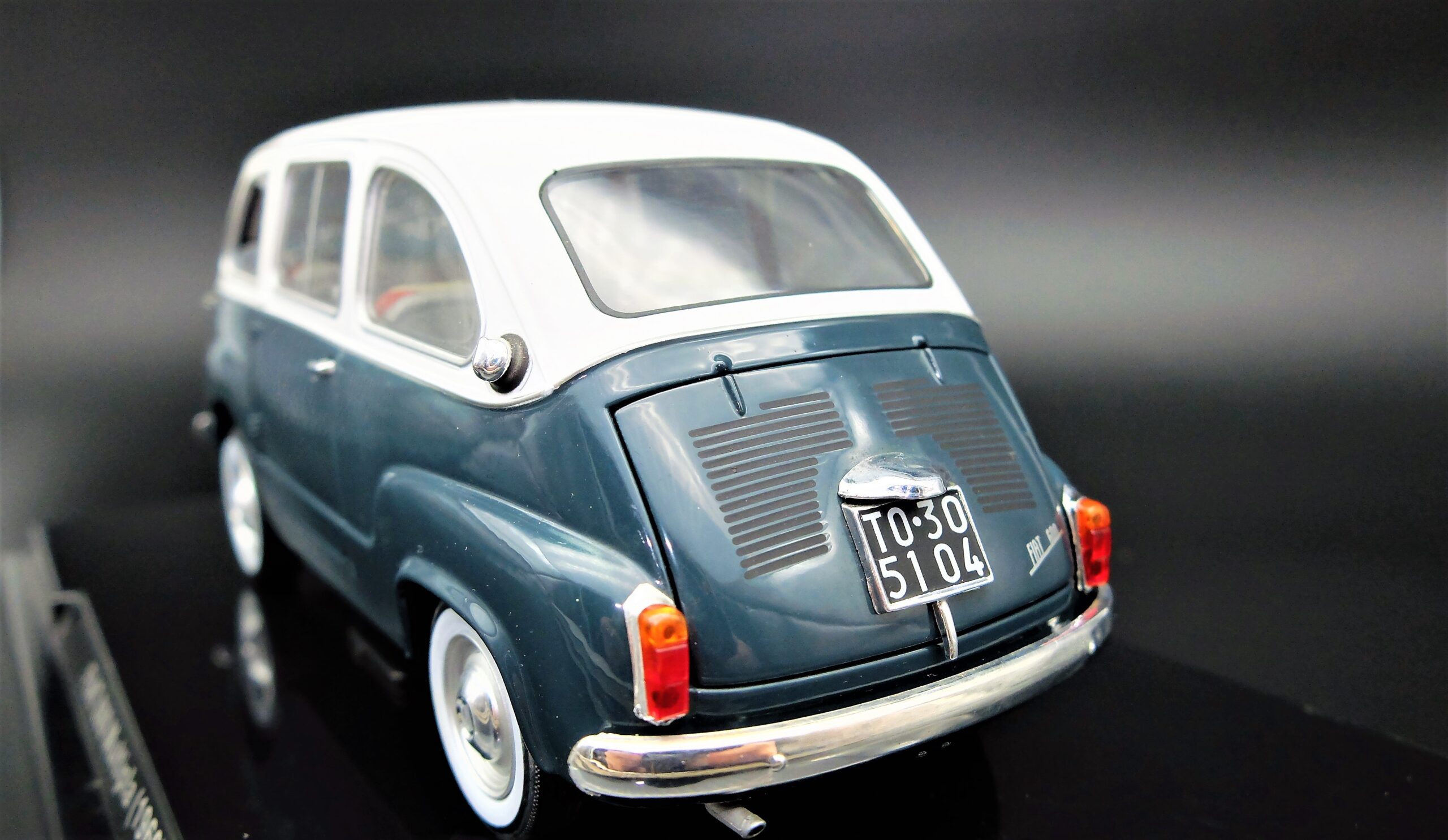 Modellino auto FIAT 600 MULTIPLA scala 1:24 diecast modellismo ...