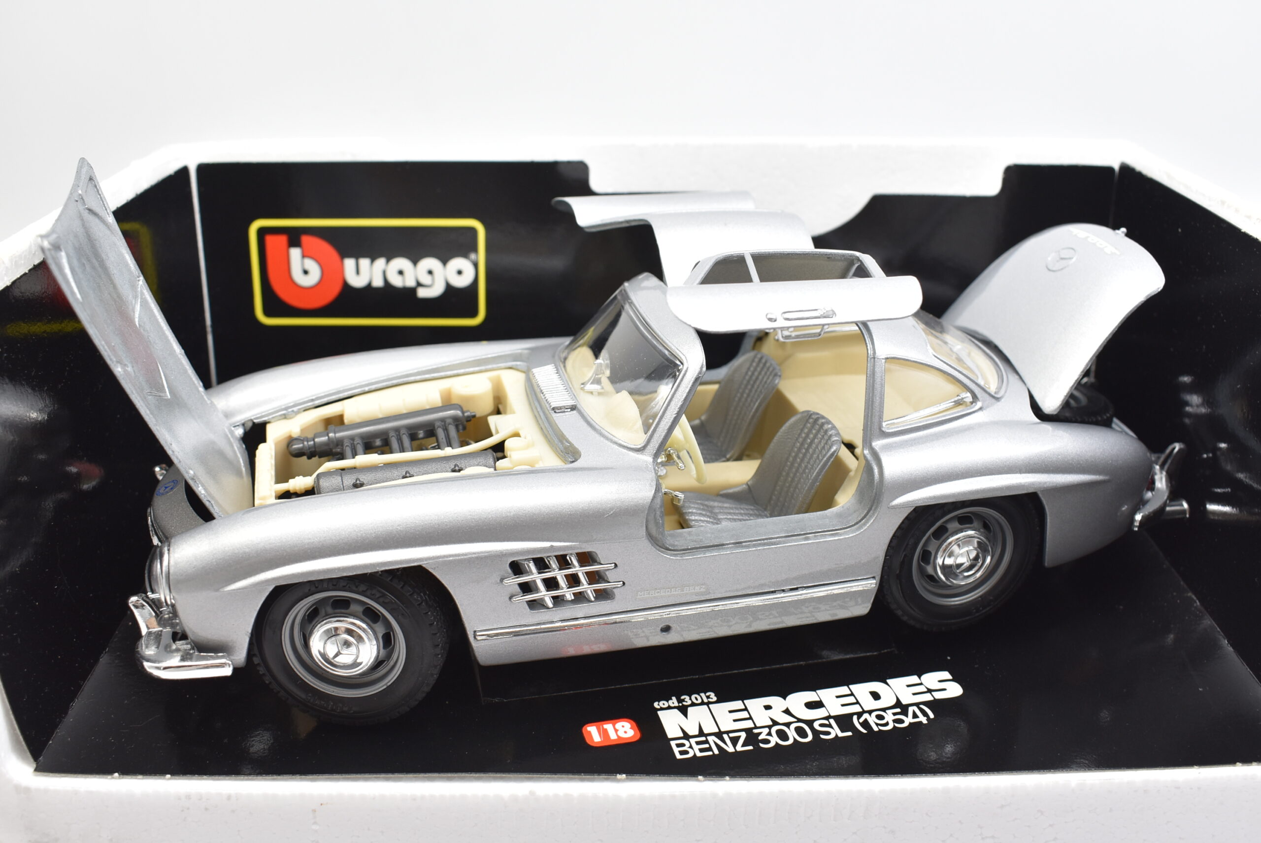 Modellino auto scala 1:18 Mercedes Benz 300 SL Burago diecast ...
