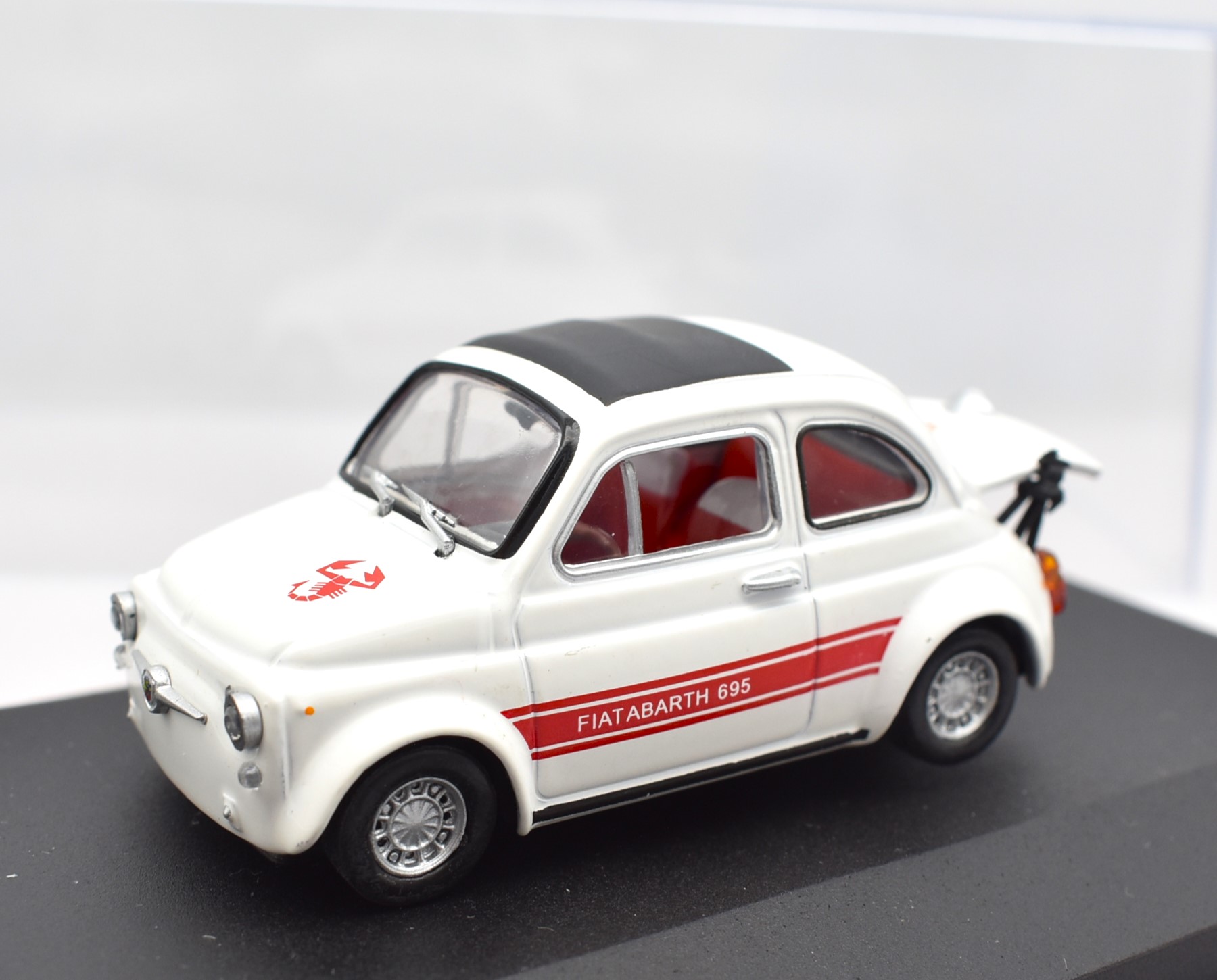 Modellino auto scala 1:43 Fiat 500 Abarth Competizione 695 diecast ...