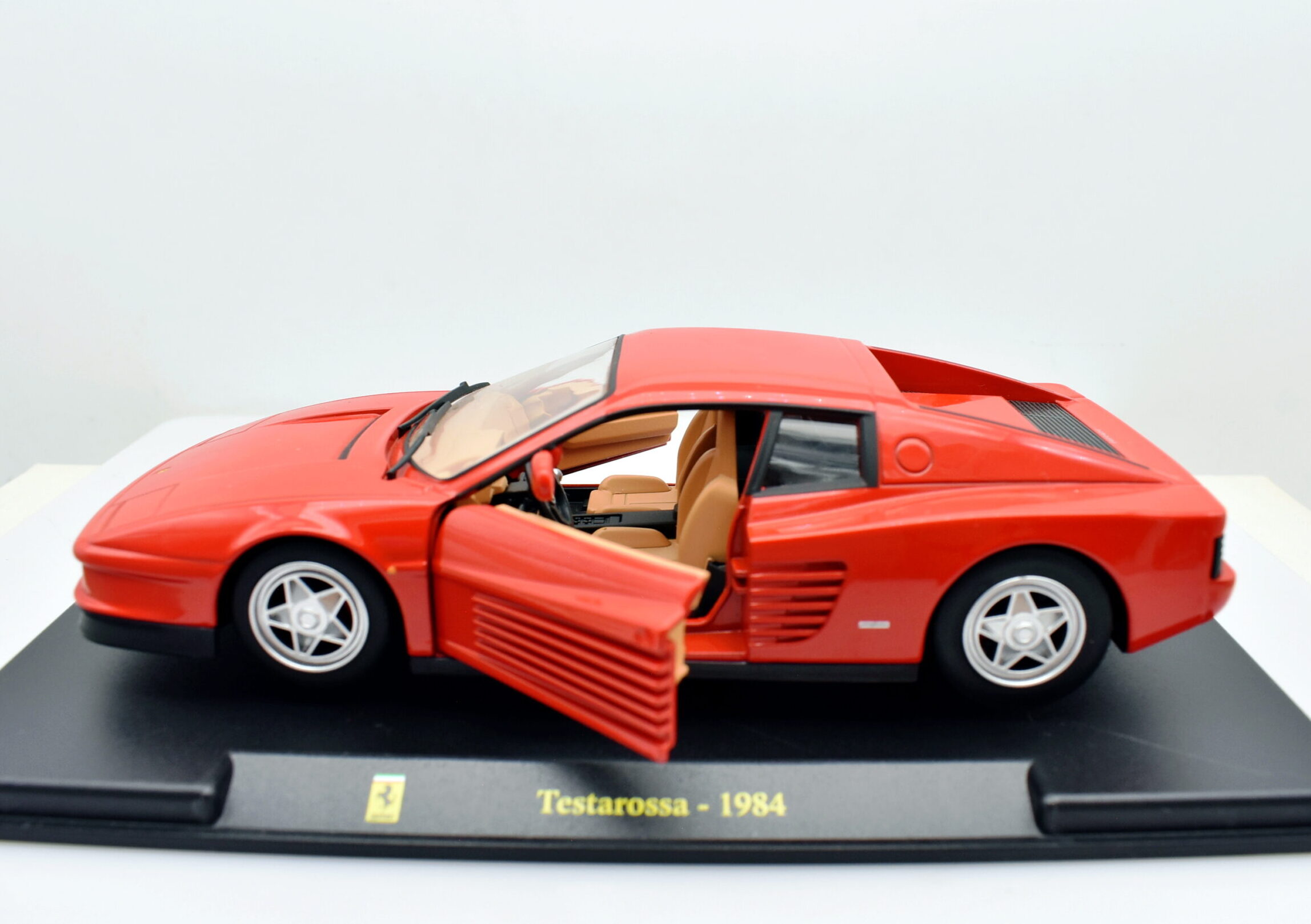 modellino auto scala 1:24 FERRARI TESTAROSSA diecast modellismo da ...