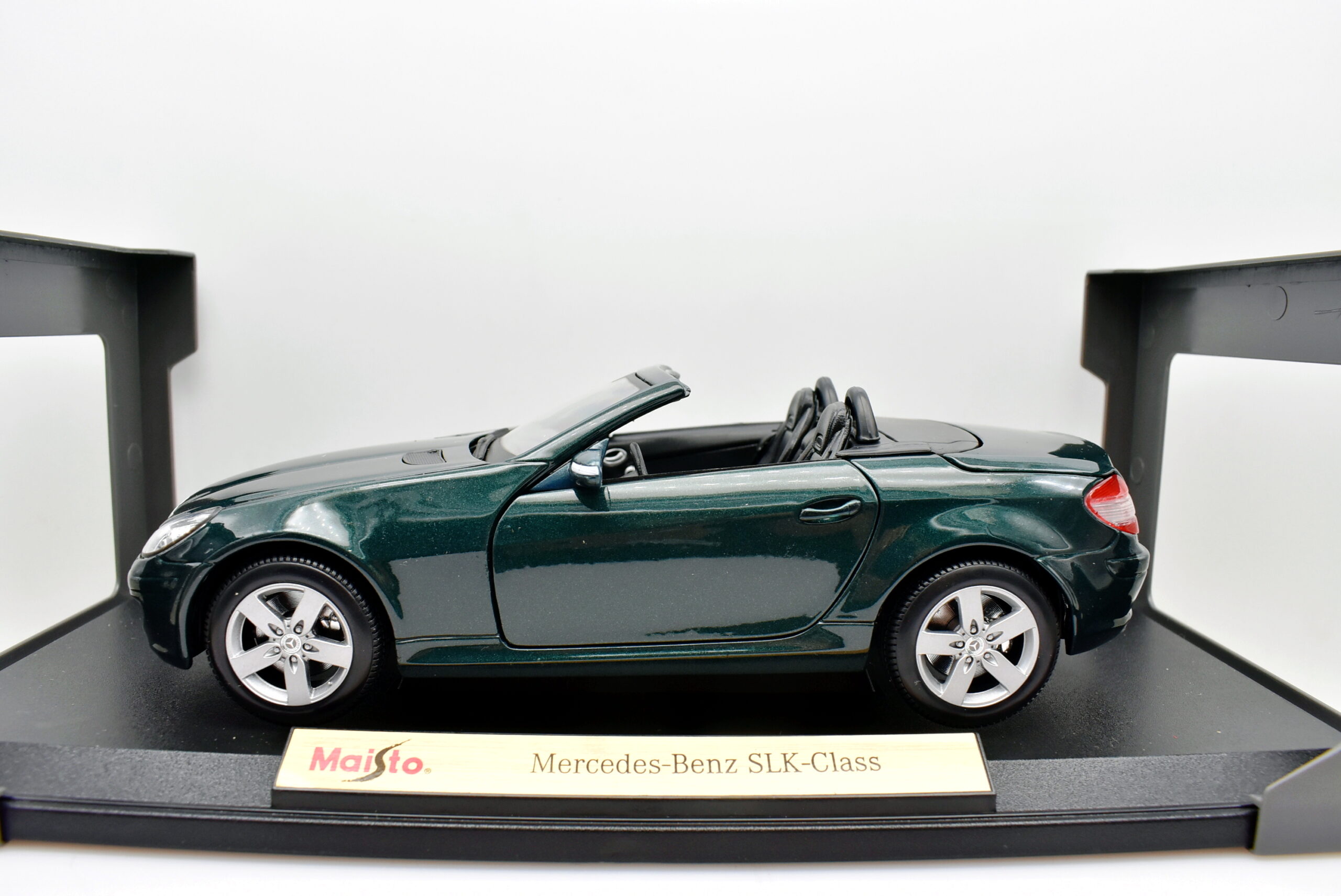 Modellino auto scala 1:18 Mercedes benz SLK Class maisto diecast ...